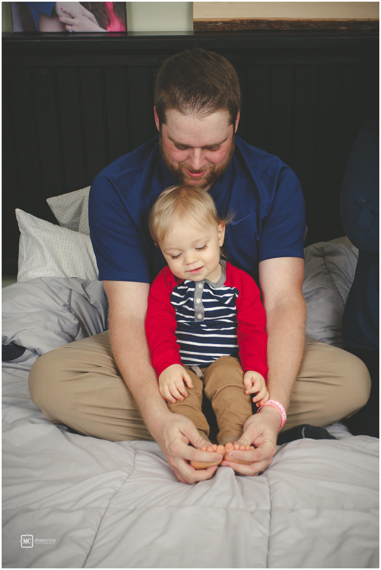 Newborn photos for baby Riley | middle child photograpy